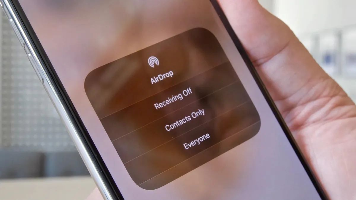 How to AirDrop Photos on iPhone (Full 2024 Guide) | Izood